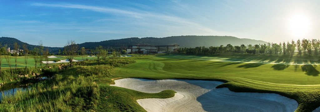 Golf Courses Near Mojácar: Play Amidst Stunning Landscapes
